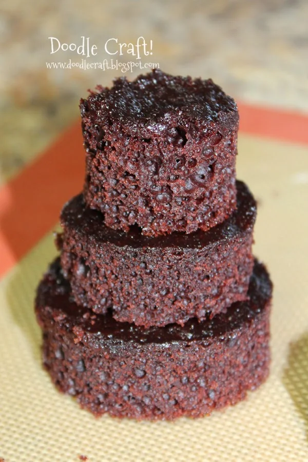 Mini 3-Tier Wedding Cake Cupcakes!