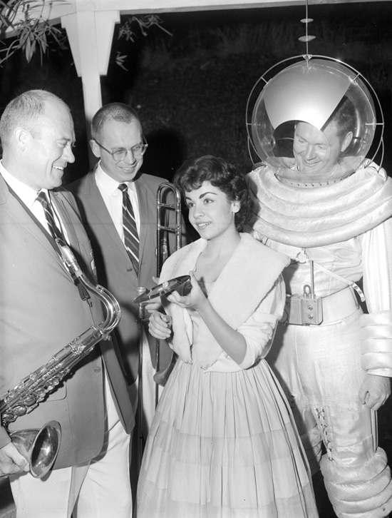 4d5 rpm: REMEMBERING ANNETTE