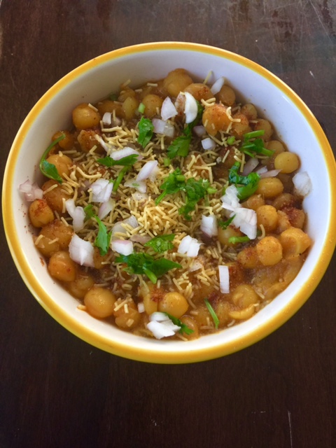 Sarita's Kitchen Blog: Guguni(chat from Orissa)