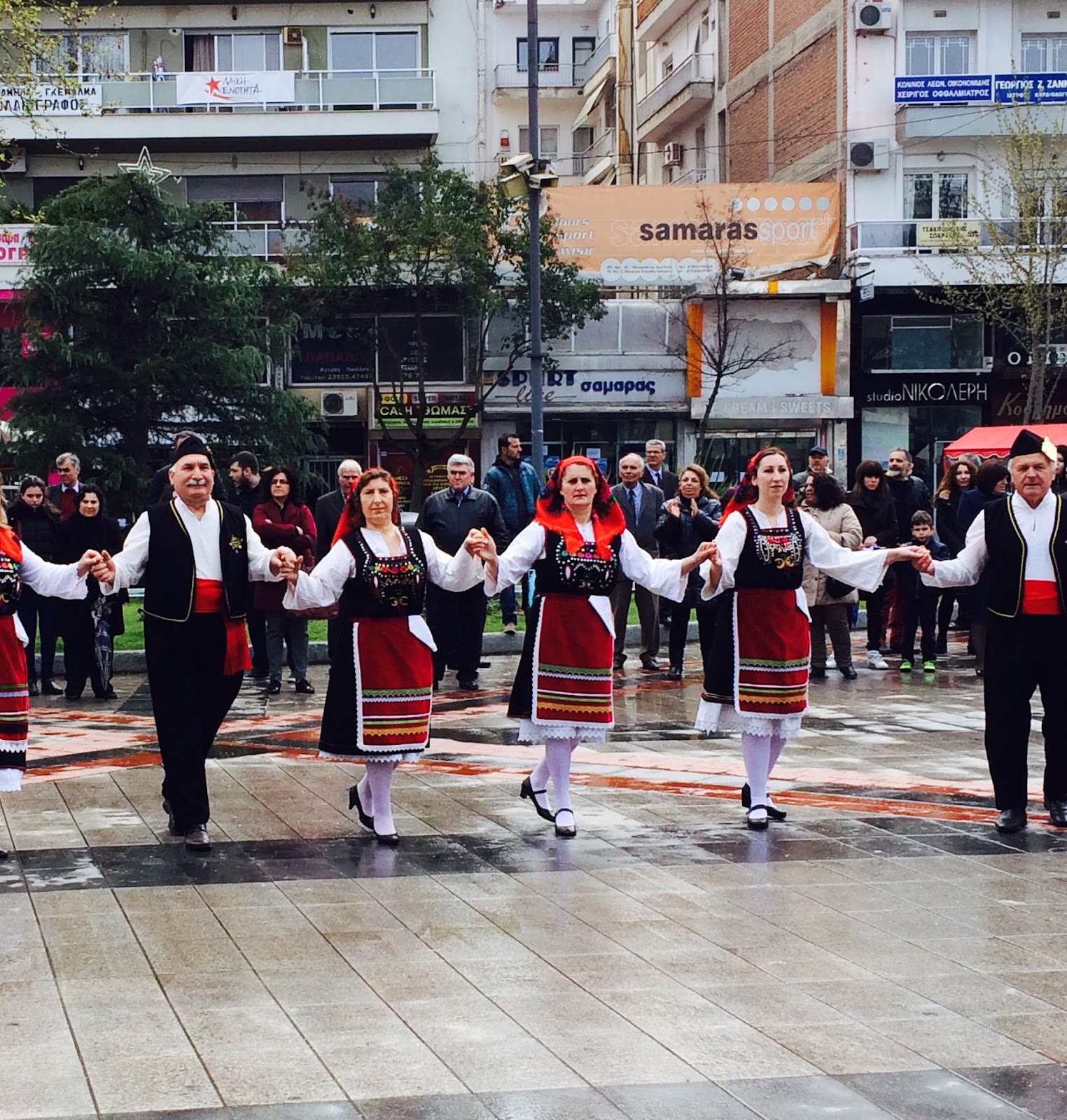 ΛΕΥΤΕΡΙΑ: ΧΟΡΕΥΤΙΚΕΣ ΕΚΔΗΛΩΣΕΙΣ ΤΟΥ ΔΗΜΟΥ ΚΑΤΕΡΙΝΗΣ ΓΙΑ ΤΗΝ ΕΘΝΙΚΗ ΕΠΕΤΕΙΟ
