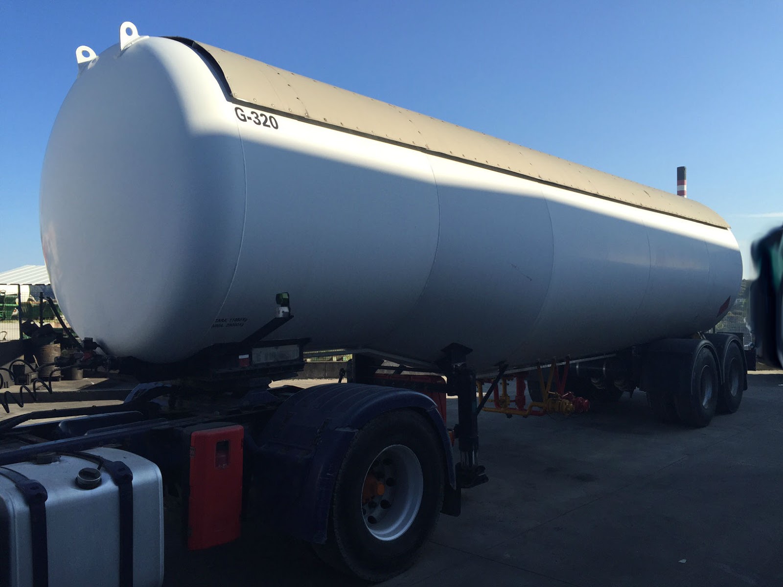 BEATRUCKS VEHICULOS PESADOS: CISTERNA GAS DOS EJES.