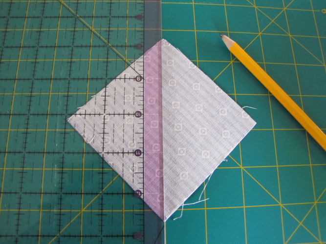 FairyFace Designs: {Sew} Get Started: HST Mini Quilt tutorial