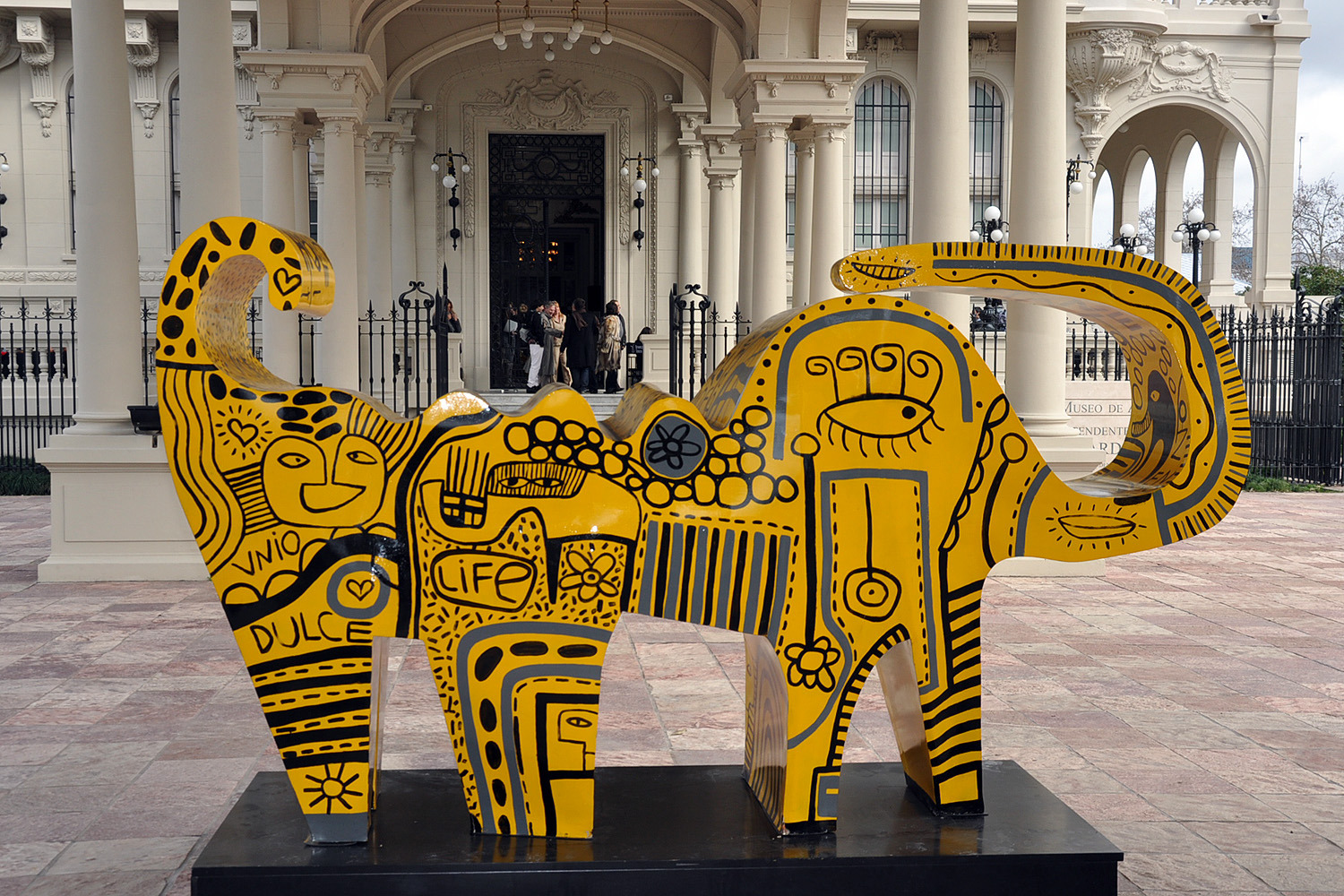 EES N°1 CARMEN DE ARECO: Obras de Milo Lockett