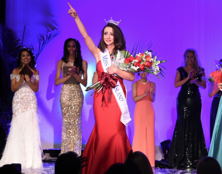 Nicolette Peloquin Crowned Miss Rhode Island America 2017..Pageant Tv ...