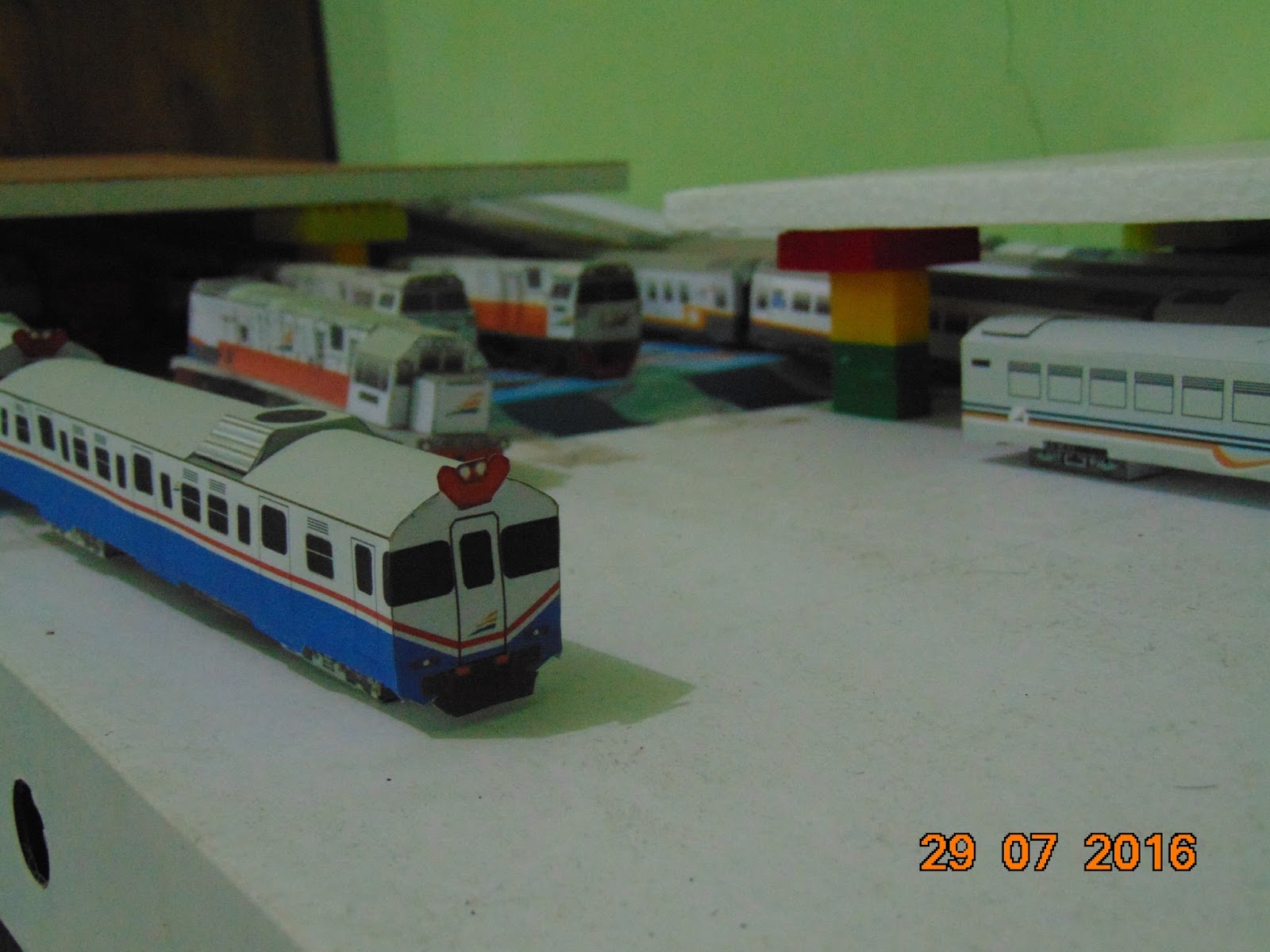 Beberapa Pola Papercraft Lokomotif dan Hasilnya