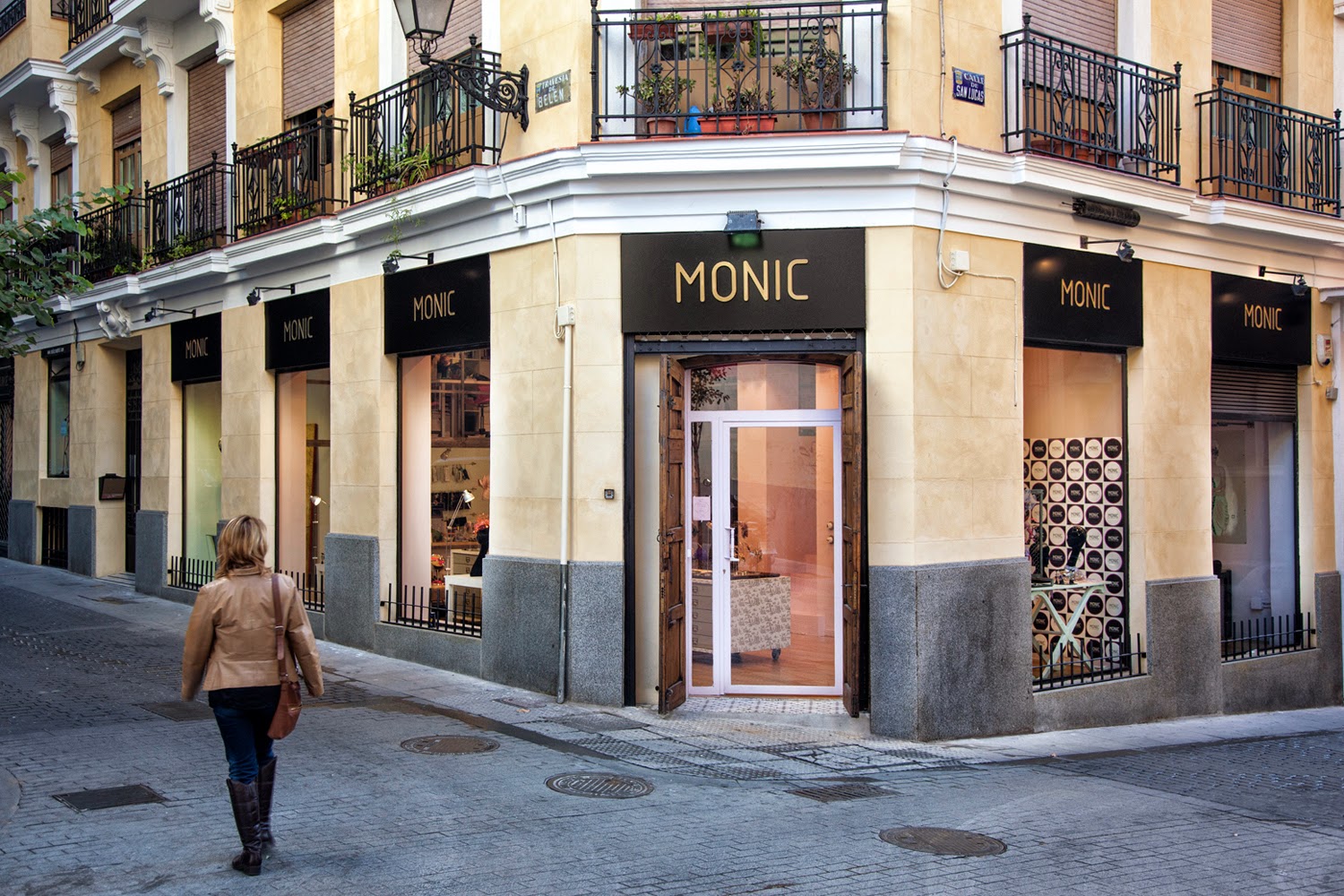 Diálogos con Monic Accessories: "Entiendo el arte del tocado como el ...