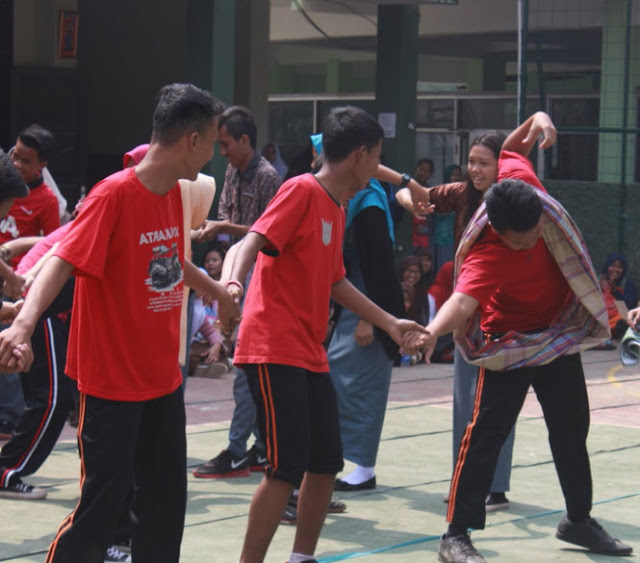 lomba 17 agustus estafet sarung