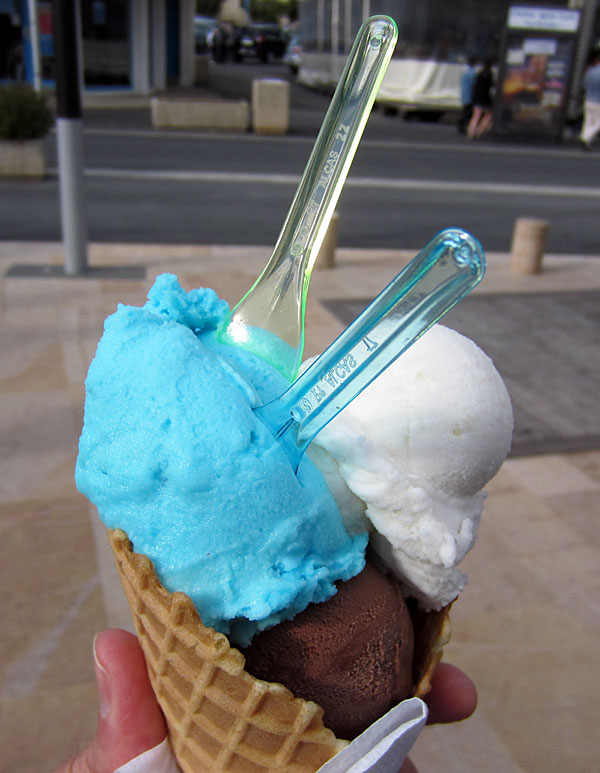 A Blog Of Ice Cream: Eating Blue Ice Cream With A Spoon