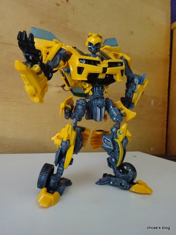 ChCse's blog: Toy Review: Transformers HFTD/AA Battle Blade Bumblebee