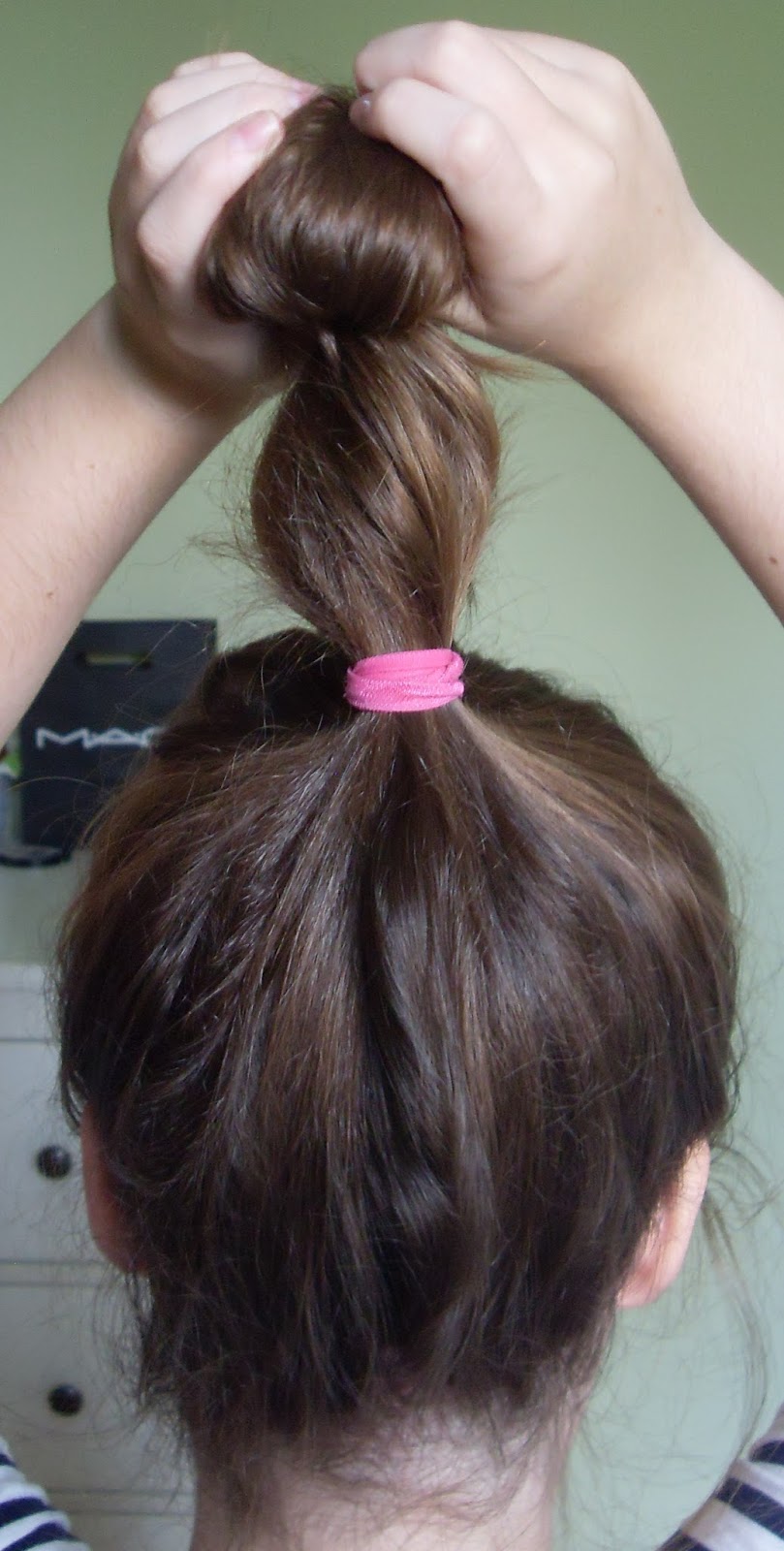 Beauty and Fashion For All: 🏫 Back to School : Easy Bun + DIY 🏫
