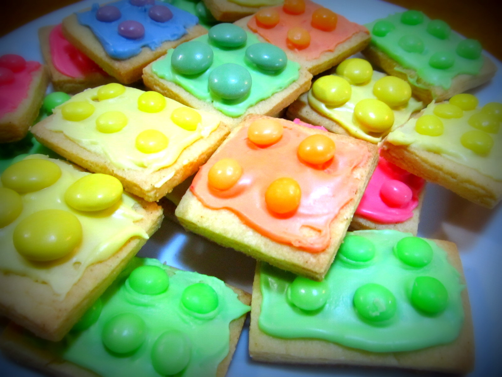 arthurandsage: Lego Biscuits...