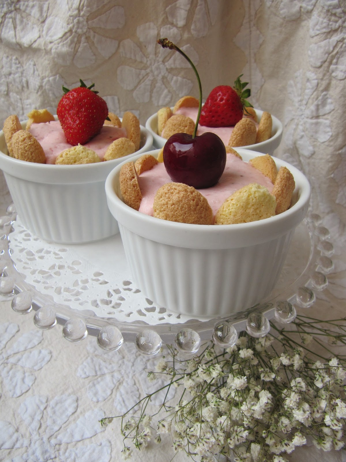 La cuisine d'ici et d'ISCA: Mini charlottes aux fruits rouges