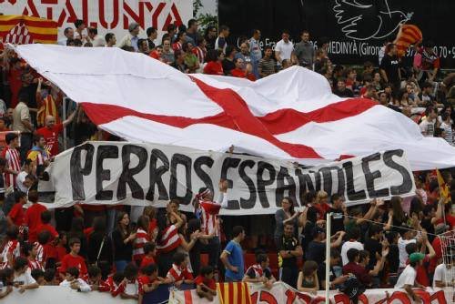 Super Hincha: Perros españoles pancarta Girona ‘Perros españoles’: la ...