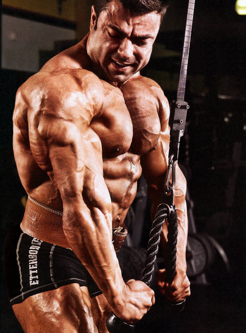 Eduardo Correa Works his Arms 2