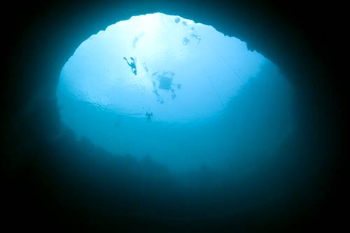 NOTICIAS IMPACTANTES DEL MUNDO: El agujero azul mas profundo.