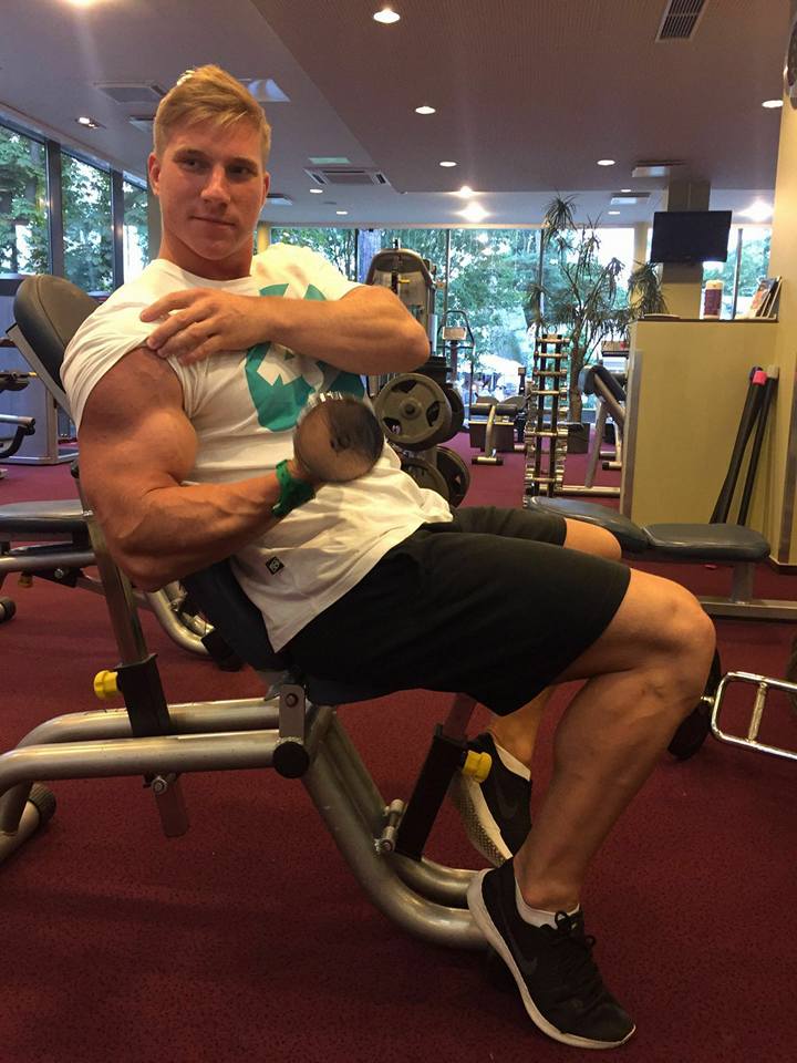 the beauty of male muscle: Edgars