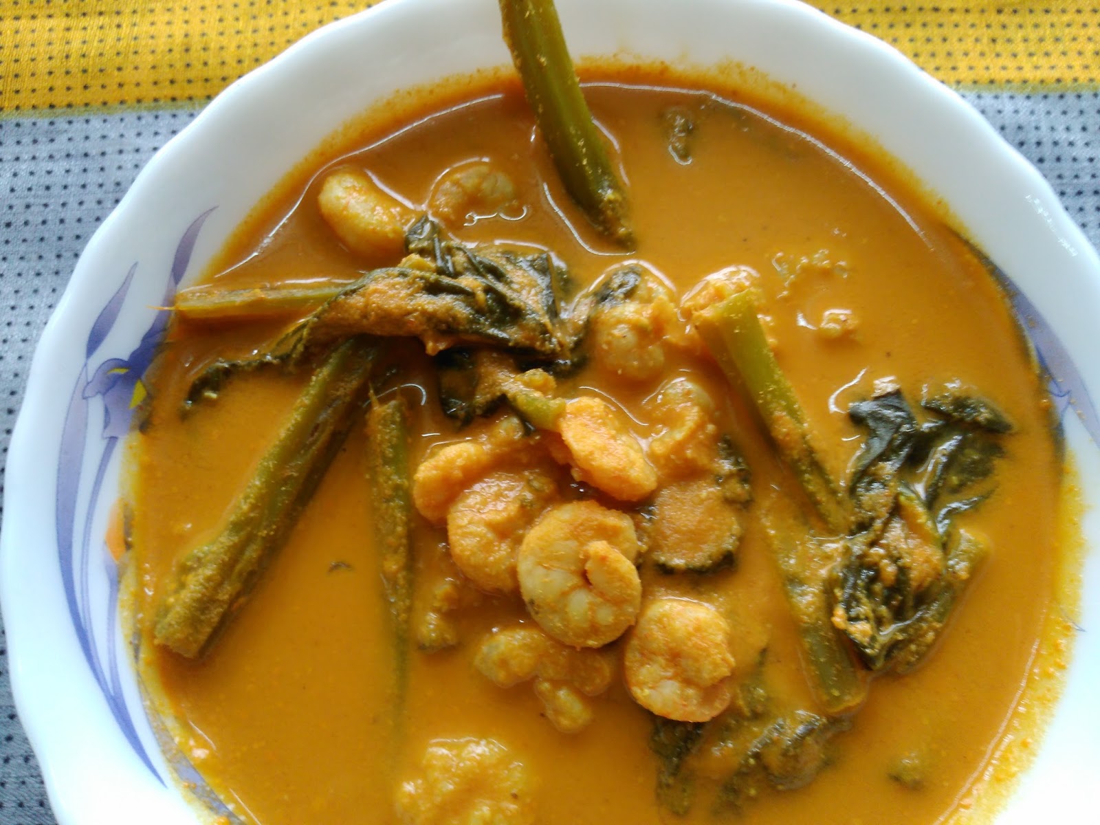 MALABAR SPINACH CURRY WITH PRAWNS / MANGALOREAN BASALE YETTI RASSA