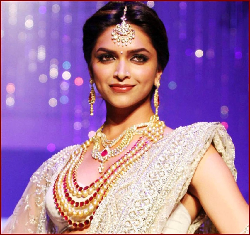Cute And Gorgeous Deepika Padukone In Saree HD Wallpaper