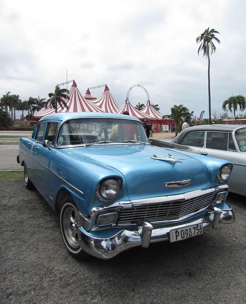 Cuban Cigars, Culture & Lifestyle: Club de Autos Antiguos (Havana) Car Show
