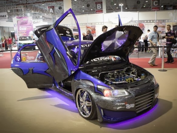 Com mais de R$ 60 mil dono transforma Celta 2003 em 'SuperCelta'.