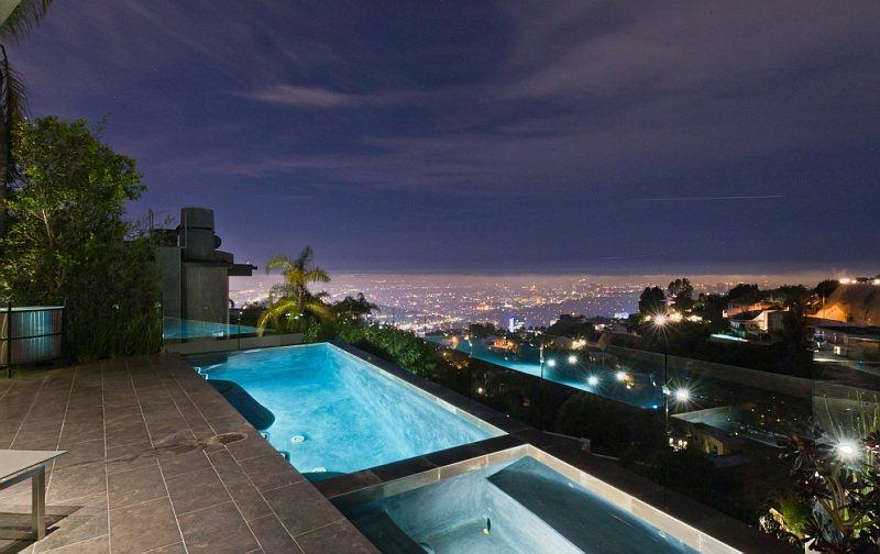 Passion For Luxury : Bachelor house