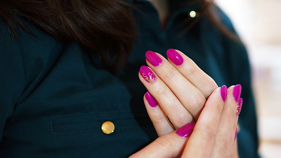 Fresja: Semilac 034 Mardi Gras. Idealna fuksja na paznokciach.