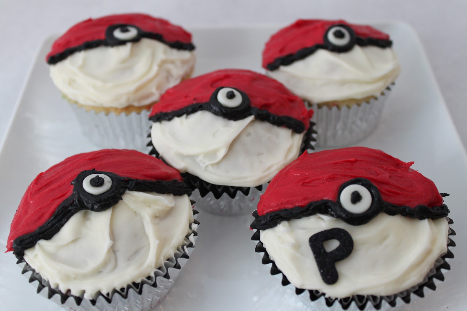 Clutzy Geek Food: Pokemon Cupcakes: Gotta Catch 'Em All!!
