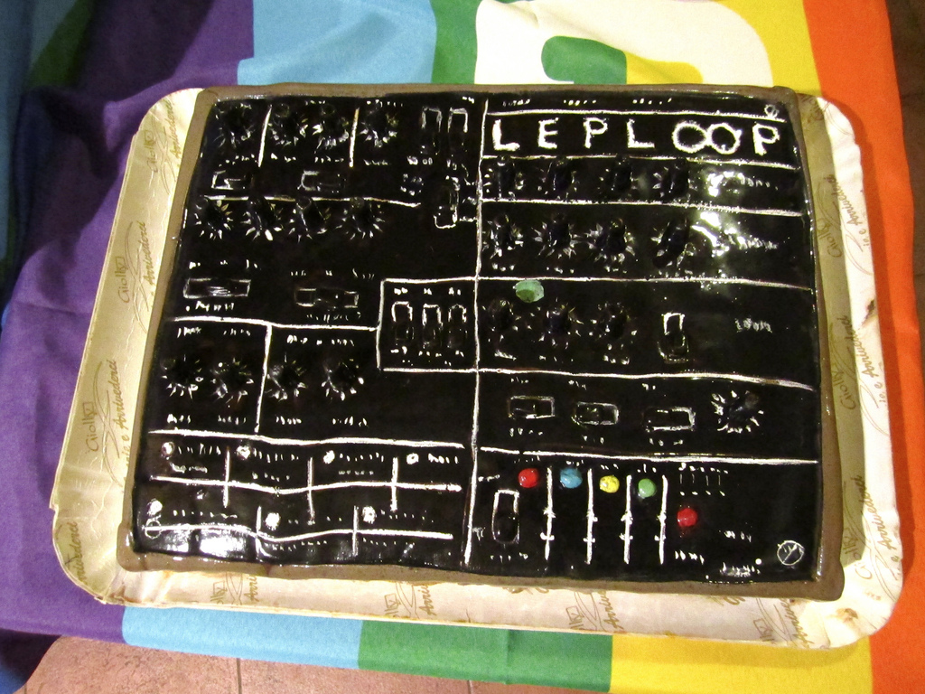 MATRIXSYNTH: leploop synth cake