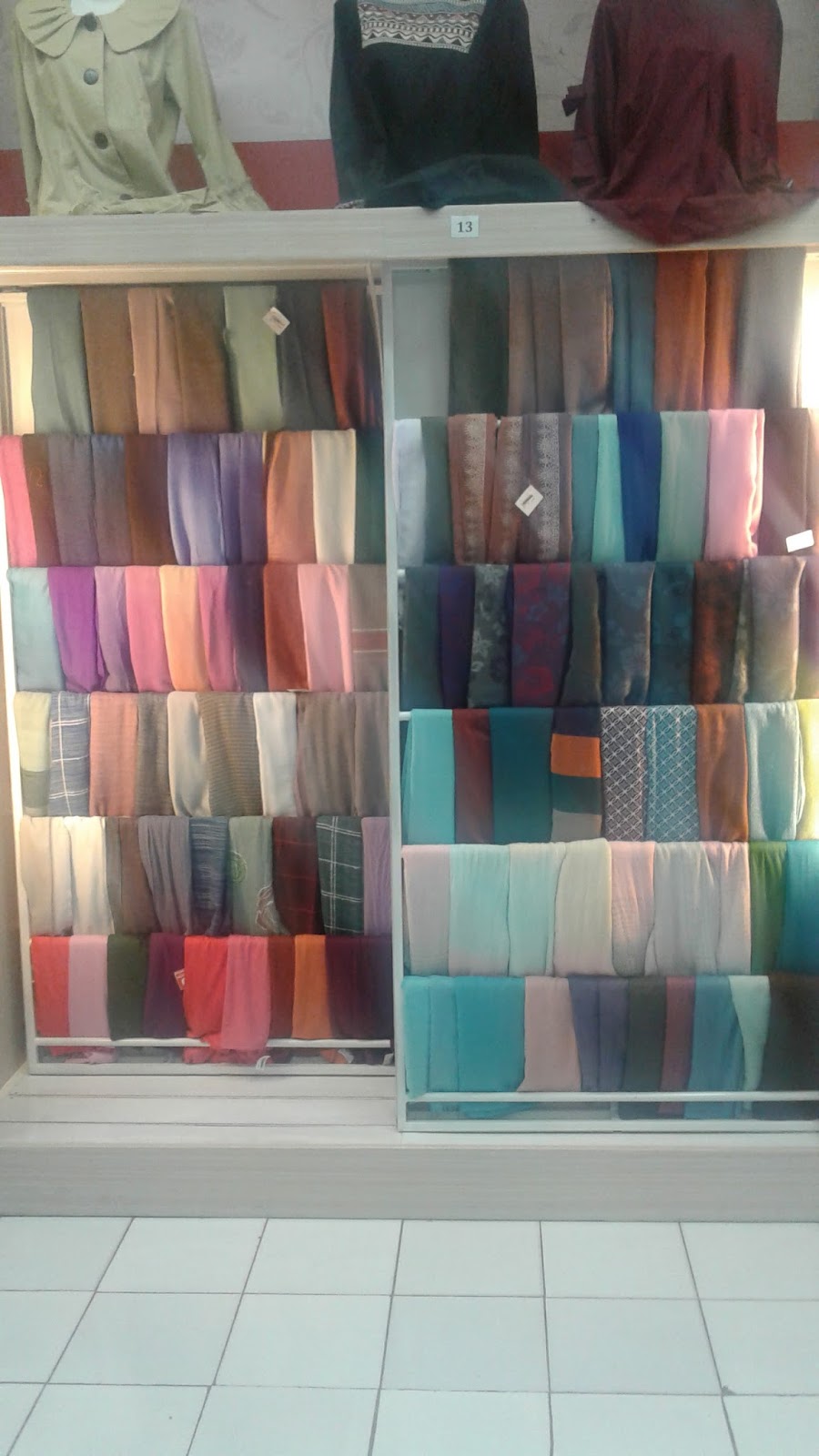 Contoh display jilbab atau kerudung ( Bagian 1 )