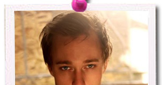 Famous Male Exposed: Darren Moss