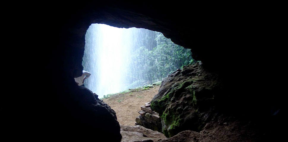 Helabima Tours and Travels: BATADOMBALENA CAVE - SRI LANKA