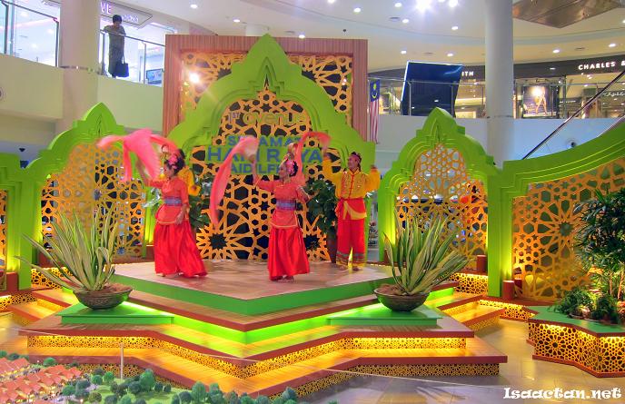 Isaactan.net: 1st Avenue Mall Raya Performances