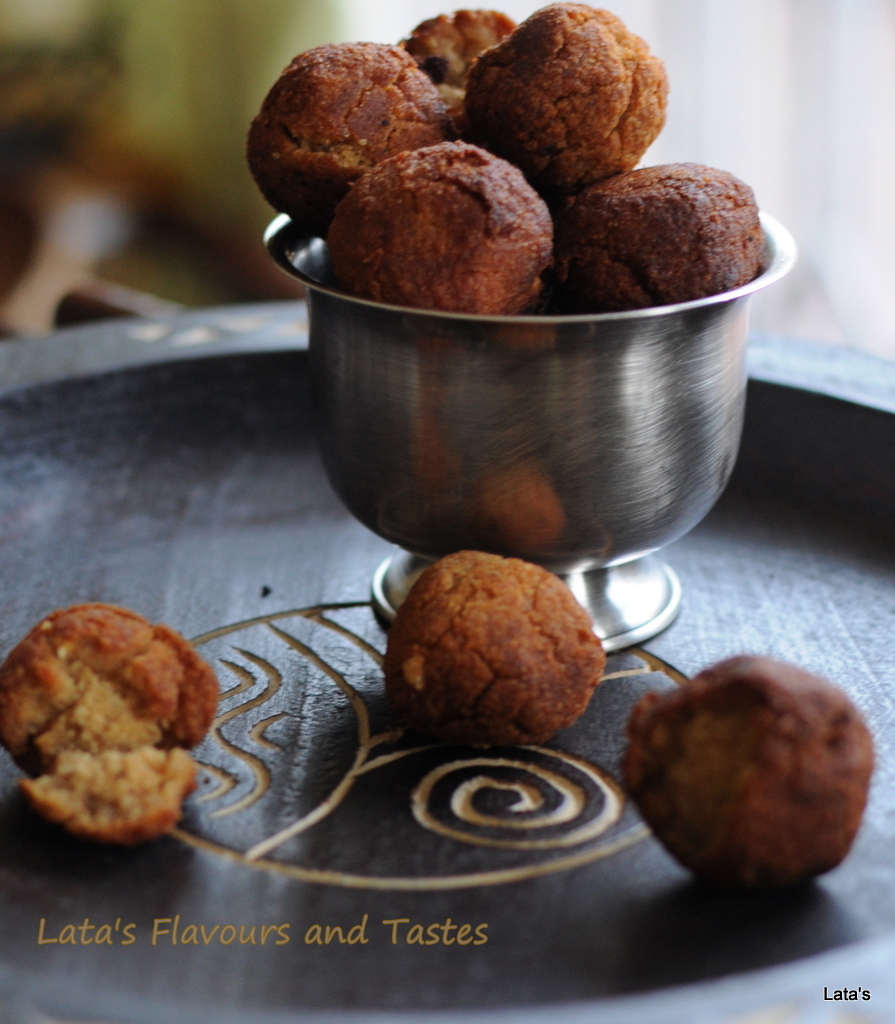 Flavours and Tastes: Vella cheedai for Krishna Janmaashtami Version 2