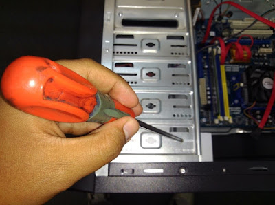 CARA PEMASANGAN CPU - LAPORAN AKHIR LATIHAN INDUSTRI