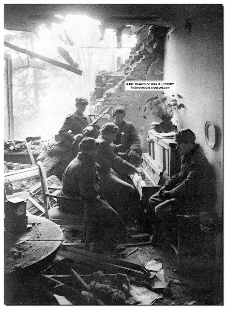 HISTORY IN IMAGES: Pictures Of War, History , WW2: 1945: As The Soviet ...