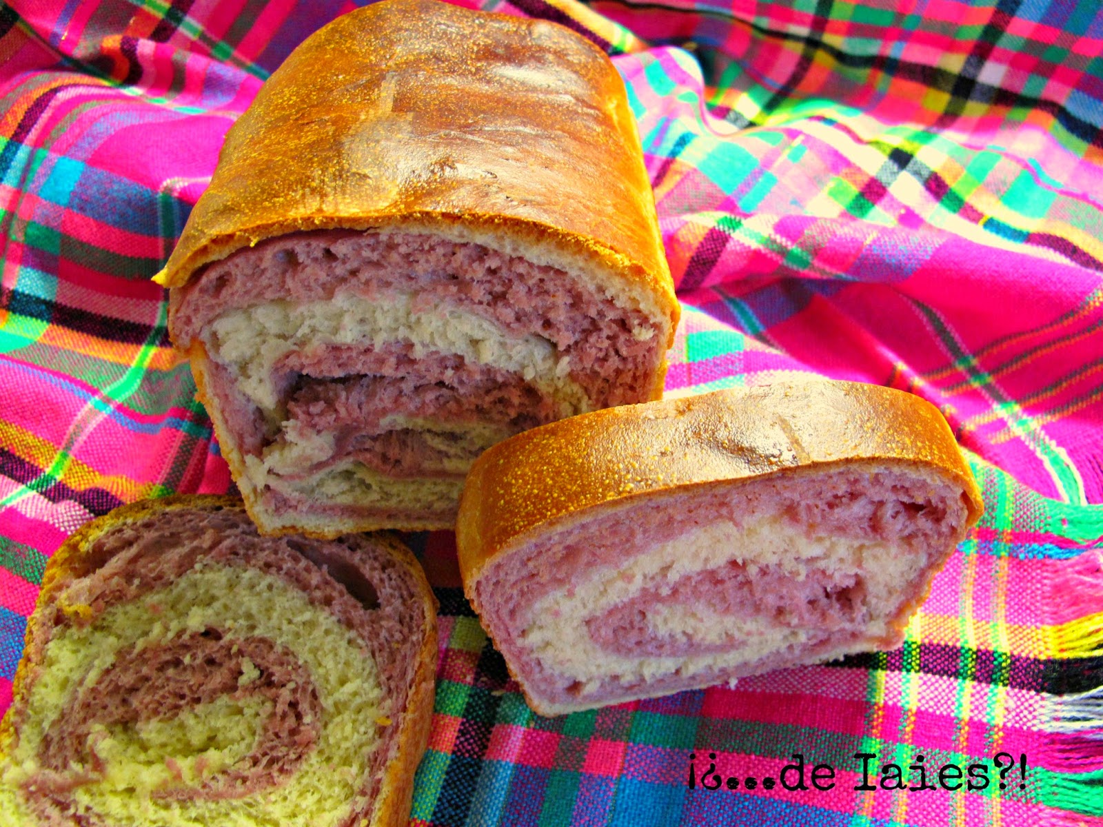 de Iaies?!: Let's eat...Two Colour Bread