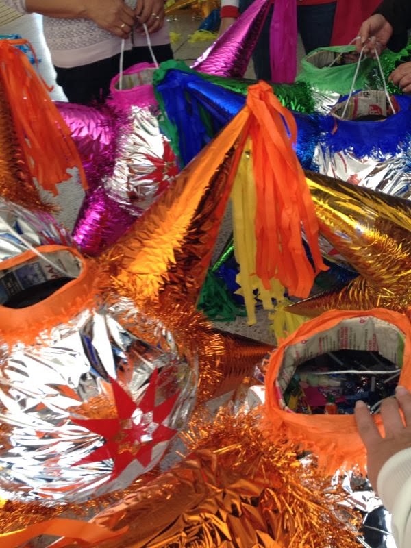 Asociación de Padres de Familia/British: En la Preparación de las Piñatas