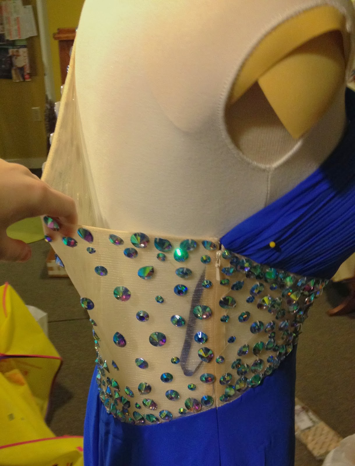 Callies Menagerie: Altering a dress with a mesh back