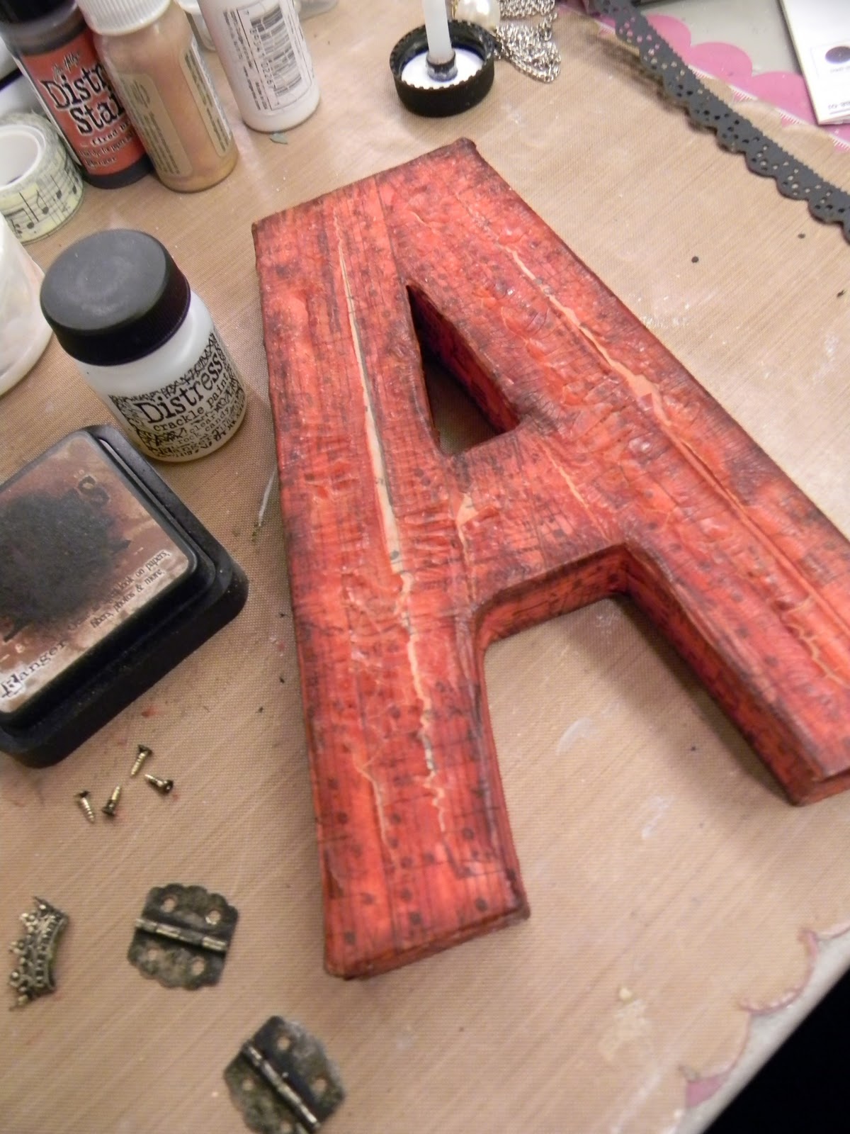 The Artful Maven: The Scarlet Red Letter?!?