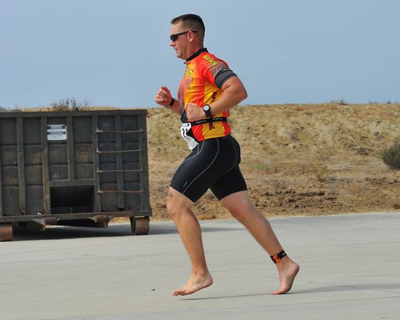 ¿Es recomendable correr descalzo?