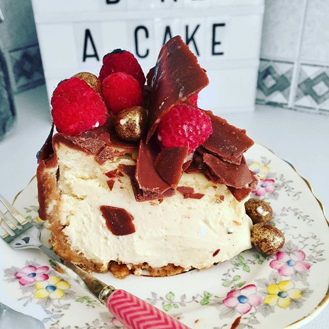 Jo's Blue AGA: Chocolate & Raspberry Drip Cheesecake