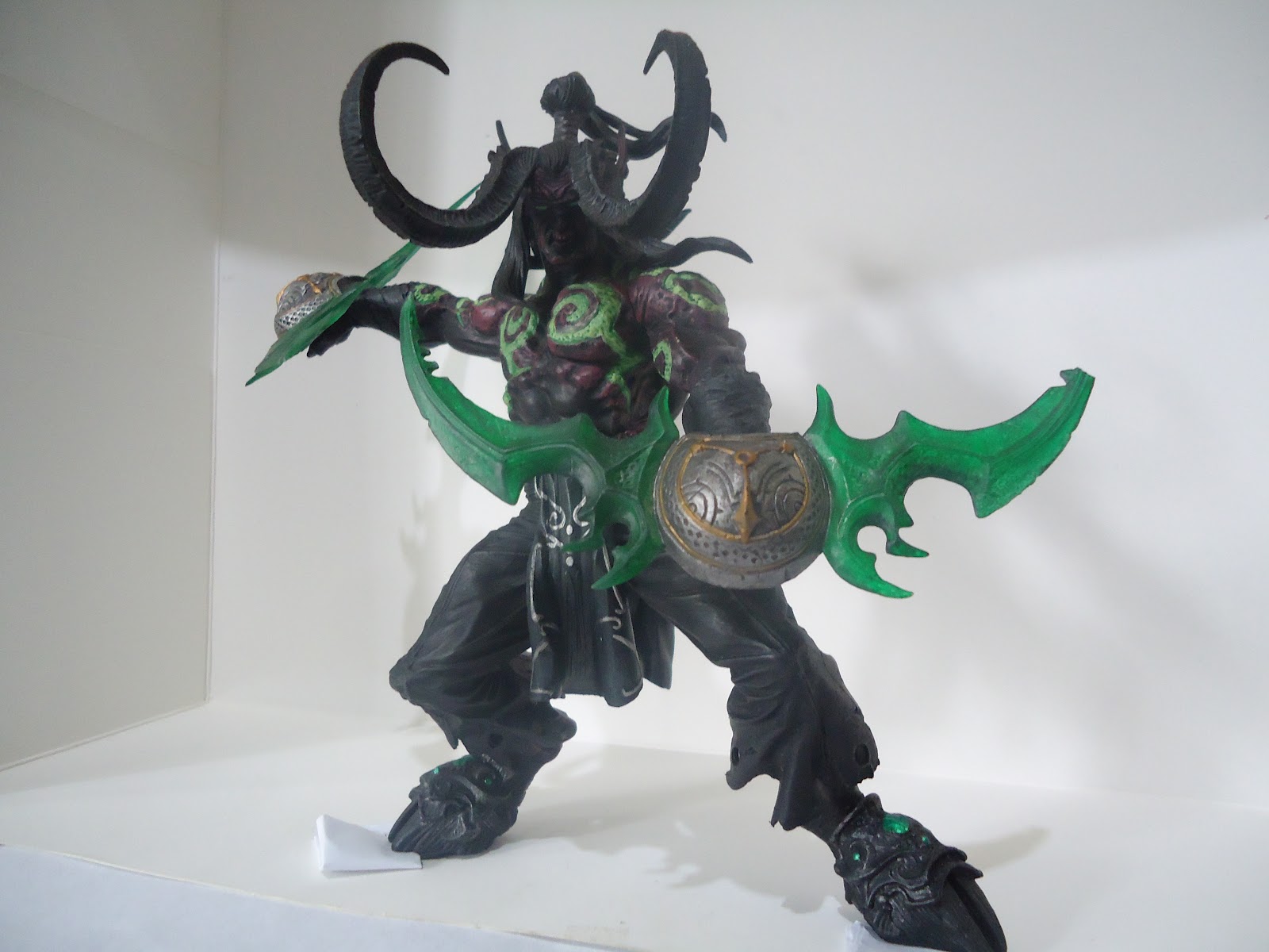 Grandbehemoth's Den: DC Unlimited WoW Illidan Demon Form review
