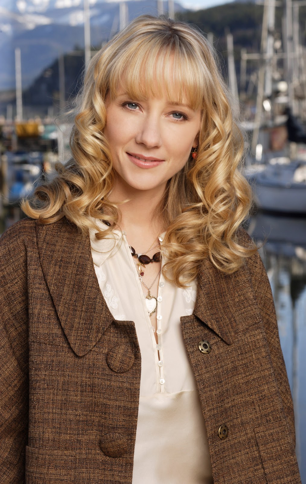 Actress and Celebrity Pictures: Anne Heche