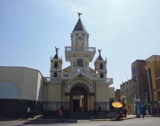 LUGARES TURÍSTICOS EN PERÚ: PLAZA DE ARMAS DE HUACHO