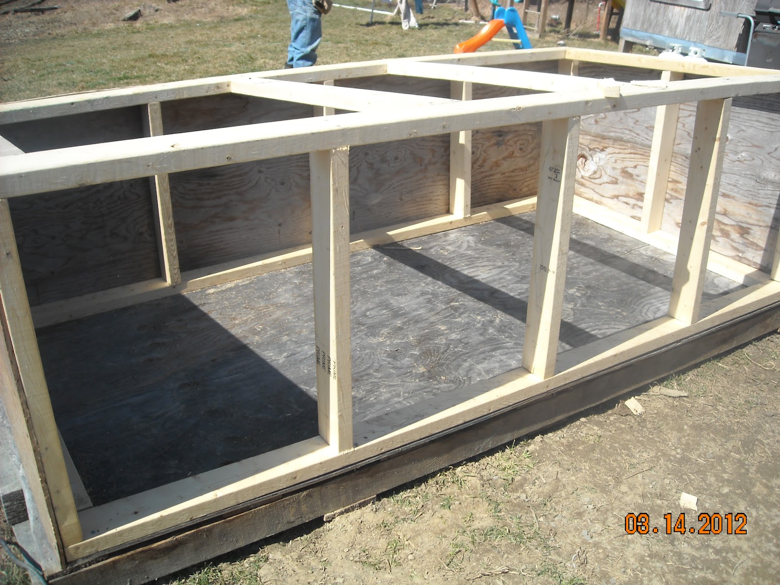 Cross Creek Farm Family: Building a Brooder Box