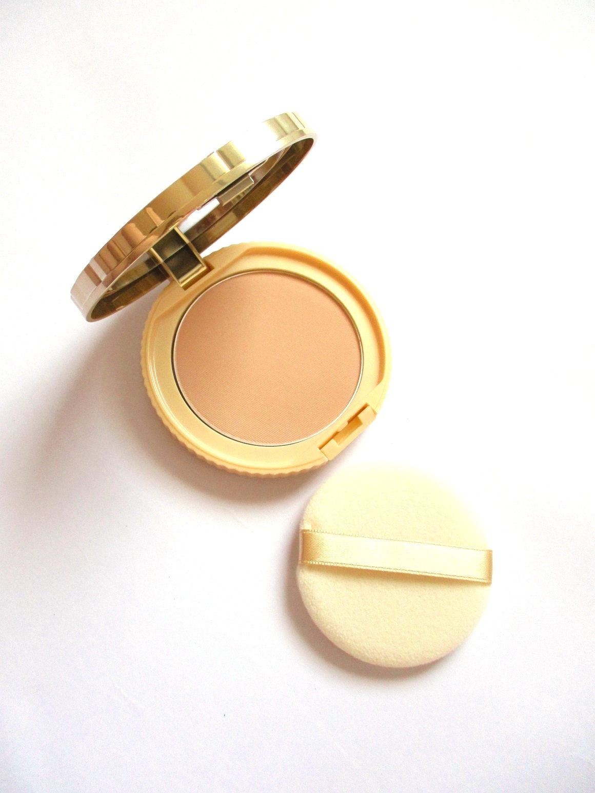Cosmetricia: Canmake Marshmallow Finish Powder in Matte Ochre