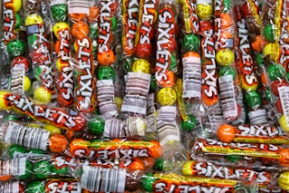 Tricia's Tidbits: TOP 9 CLASSIC TRICK-OR-TREAT CANDIES