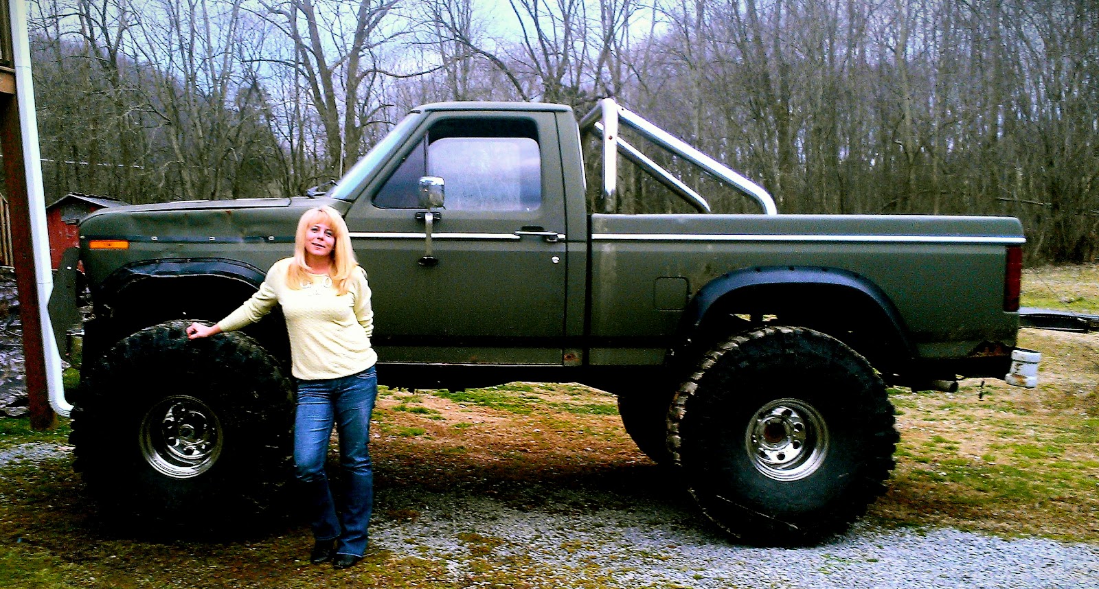 Tennessee Ashley: Brian finally got some 44 inch tires!!!