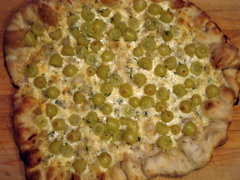 A Couple in the Kitchen: Meatless Monday: Green Grape and Gorgonzola Pizza
