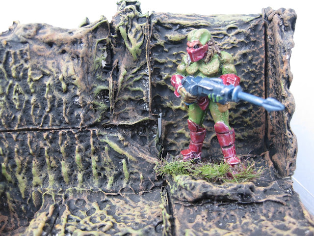 Alien preadator camouflage - a smallbox diorama